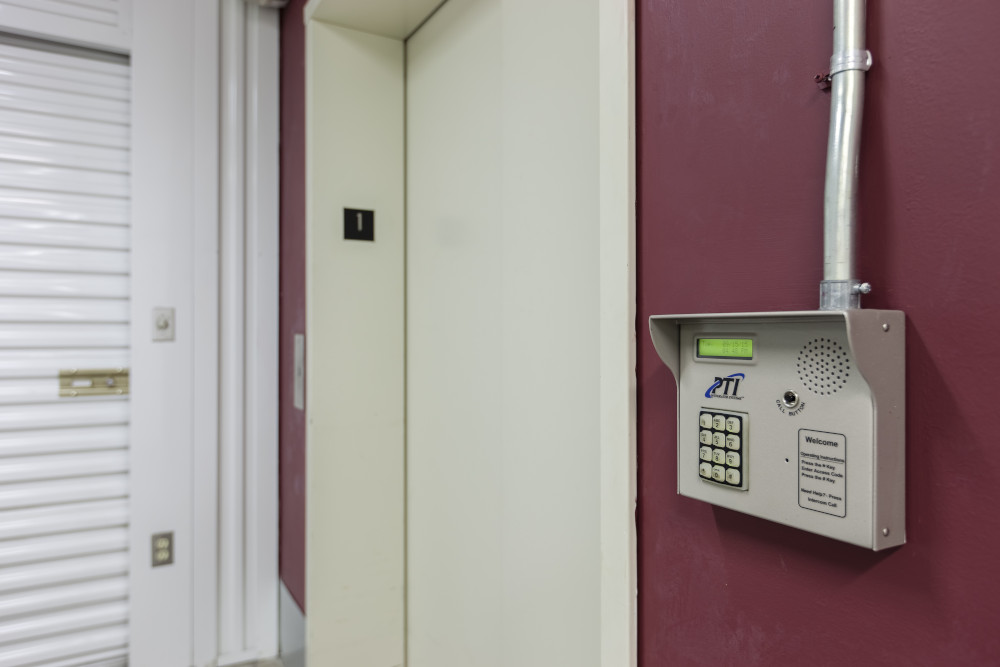 Self Storage in Bellingham, WA - Discovery Park Heated Storage - Get A ...