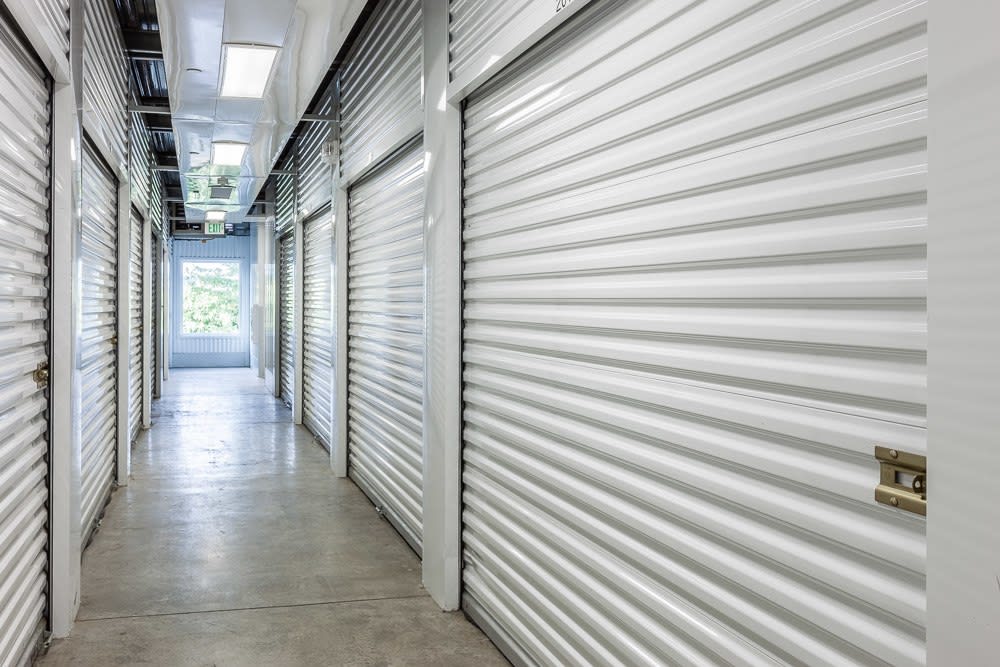 Self Storage in Bellingham, WA - Discovery Park Heated Storage - Get A ...